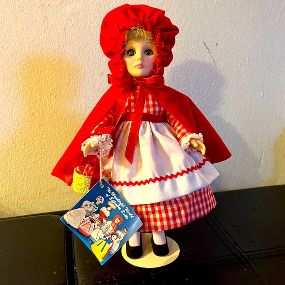 Effanbee | Toys | The Wonderful World Of Effanbees Dolls No Box | Poshmark